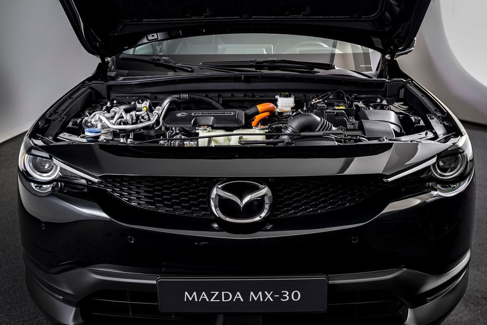 Le Mazda MX-30 e-Skyactiv R-EV hybride rechargeable utilise un moteur rotatif comme générateur ...